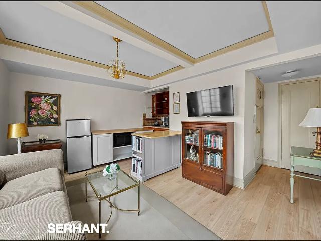 320 E 42ND Street 2318