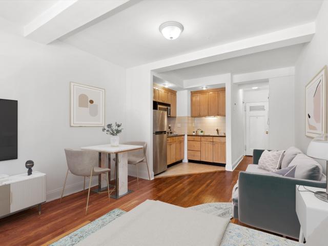 320 E 42ND Street 2505
