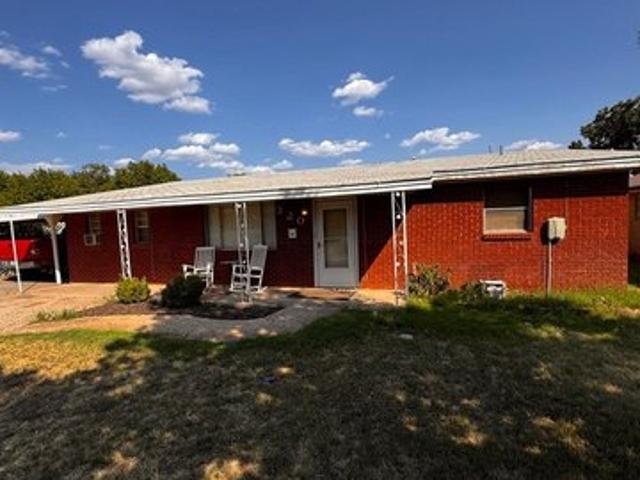 320 E 11th St, Portales, NM 88130
