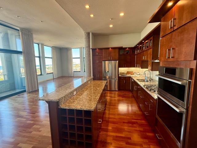 320 E Buffalo St, Unit 803