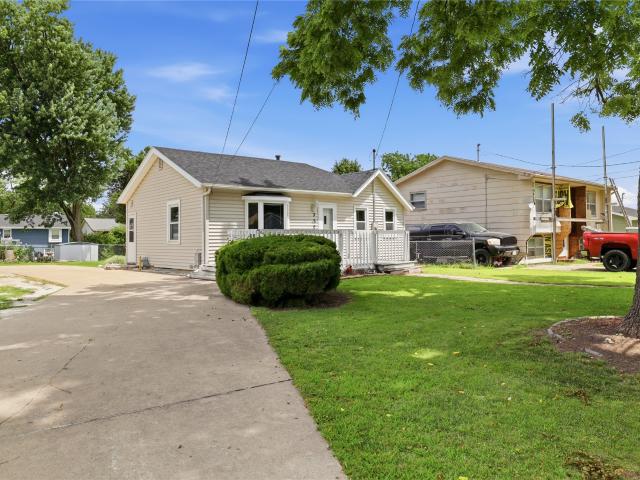 320 E Diehl Avenue