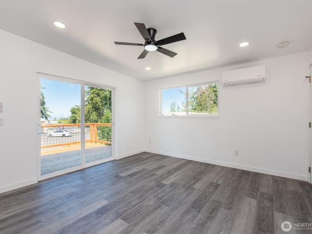 320 E Lopez Avenue