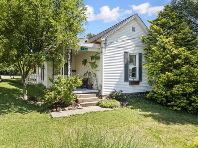 320 E Plane St, Bethel, OH 45106