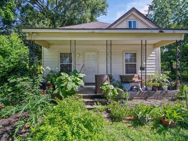 320 Eichwurzel Ln, Houston, TX 77009