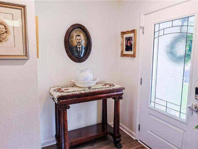 320 Esplanade PL
