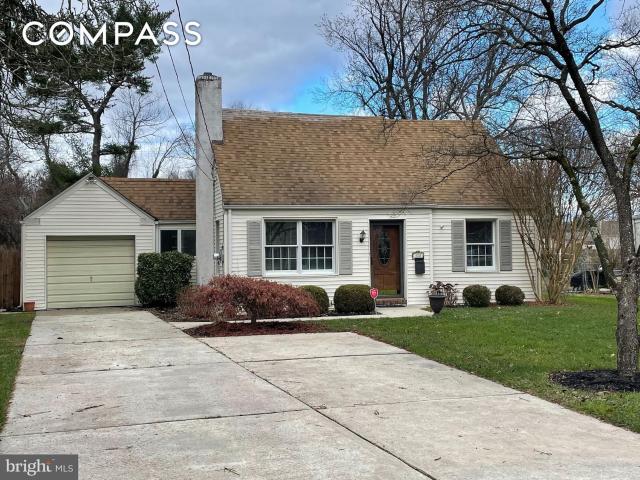 320 Evergreen Dr, Moorestown, NJ