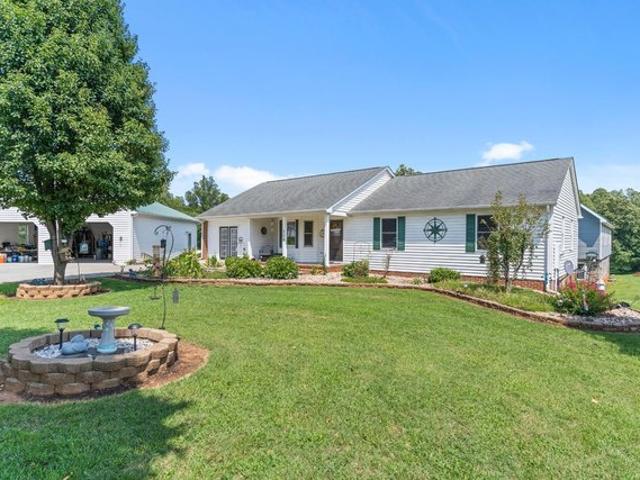320 Farm Meadow Dr, Concord, VA 24538