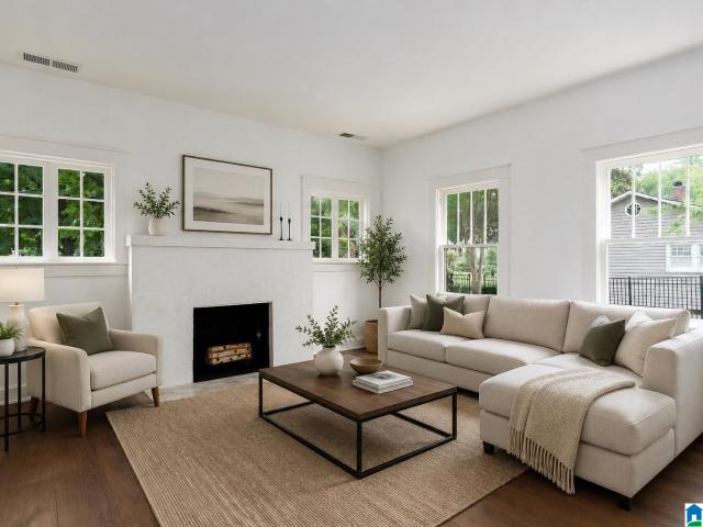 320 Kenilworth Drive