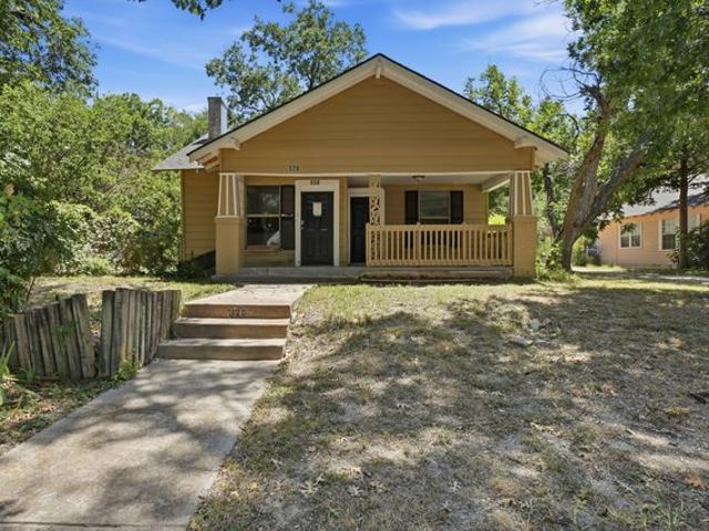 320 Kirven Ave, Waxahachie, TX 75165