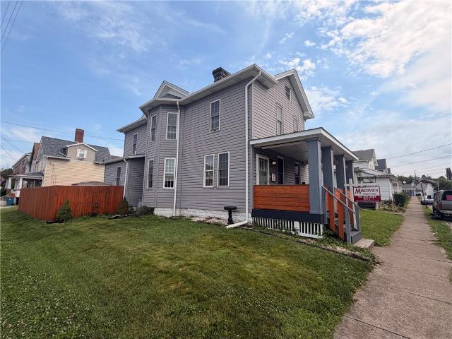 320 James St