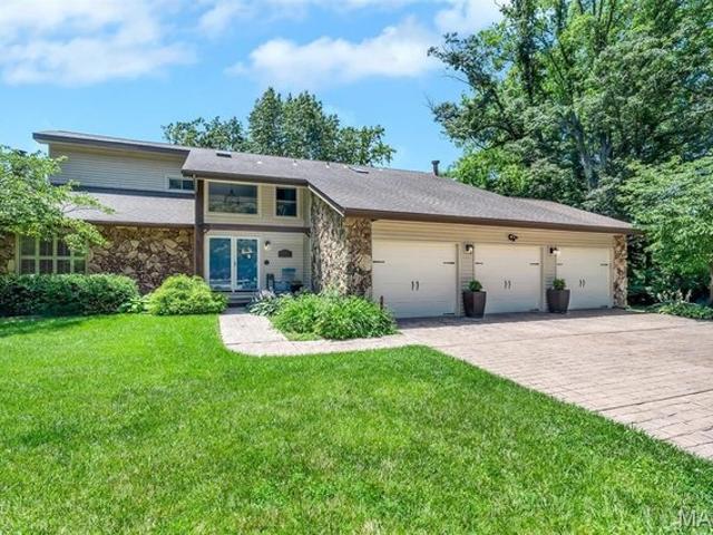 320 Jubaka Dr, Fairview Heights, IL 62208