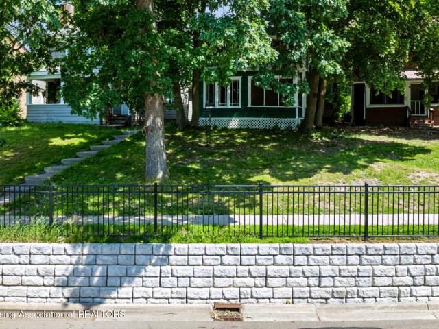 320 Oakhill Avenue
