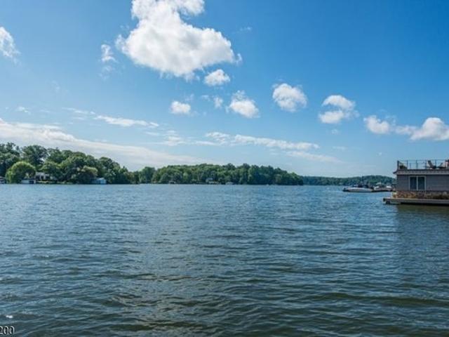 320 Lakeside Ave, Hopatcong, NJ 07821