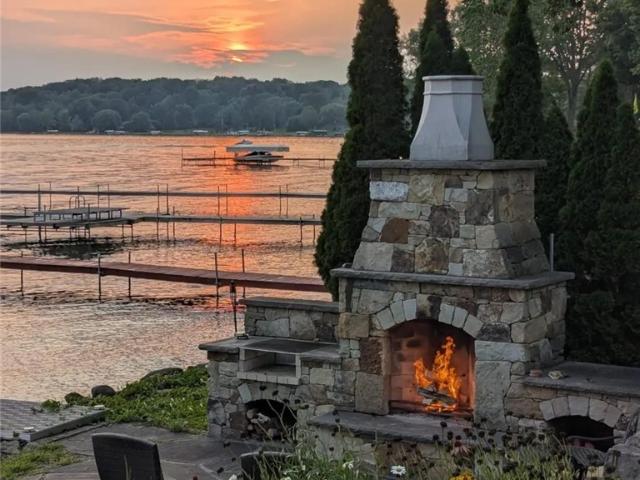 320 Lakeside Drive
