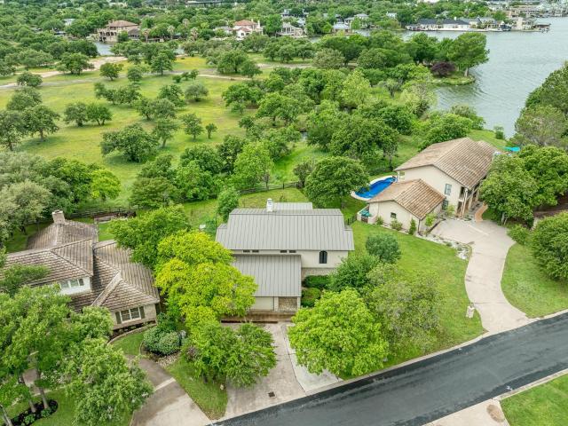 320 Lucy Ln