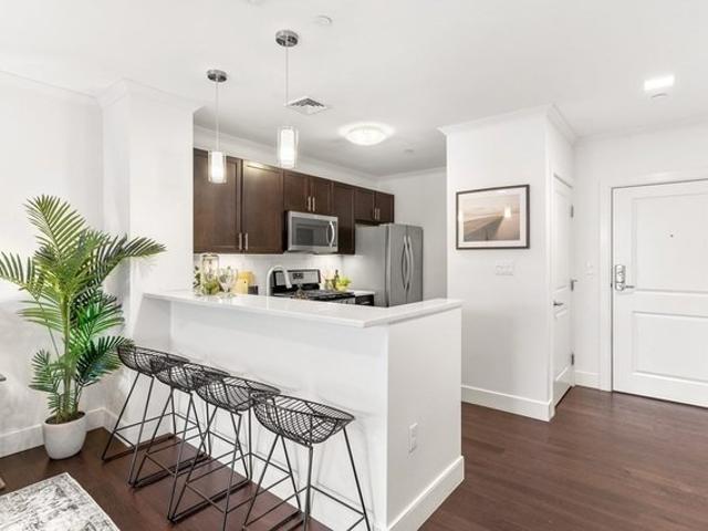 320 Maverick St Apt 303, Boston, MA 02128