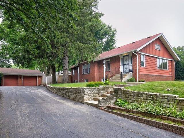 320 N 2nd St, Carlisle, IA 50047