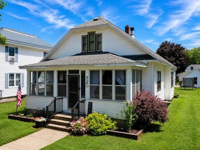 320 N Wacouta Ave, Prairie du Chien, WI 53821