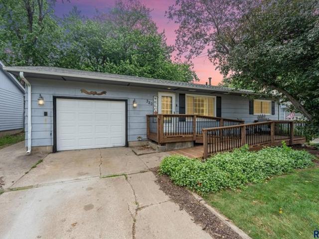 320 N Holiday Ave, Sioux Falls, SD 57103