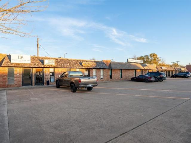 320 N Jim Wright Freeway # 324