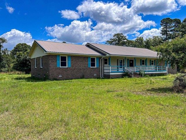 320 New Farm Rd, Hemingway, SC 29554
