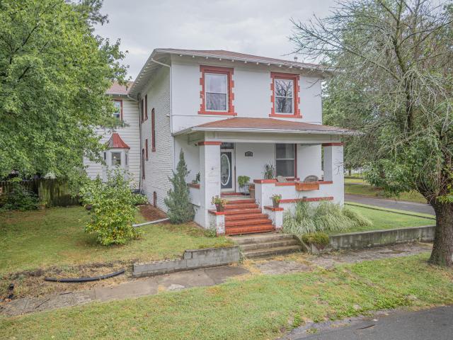 320 S 4TH ST