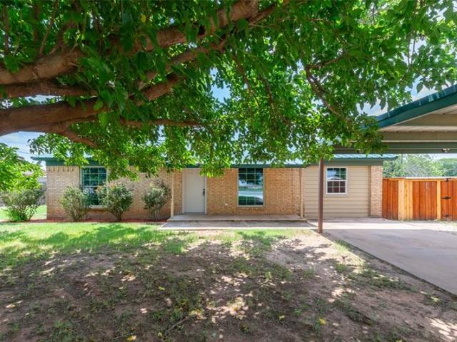 320 S 12th St, Hawley, TX 79525