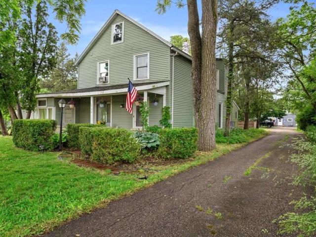 320 S Curtis St, Lake Geneva, WI 53147