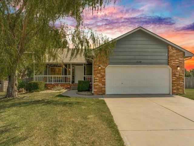 320 S Peach Cir, Haysville, KS 67060