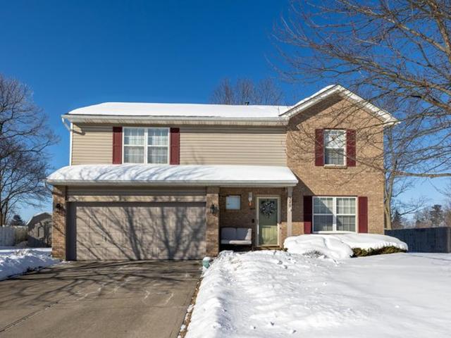 320 Sagebrush Dr, Englewood, OH 45322