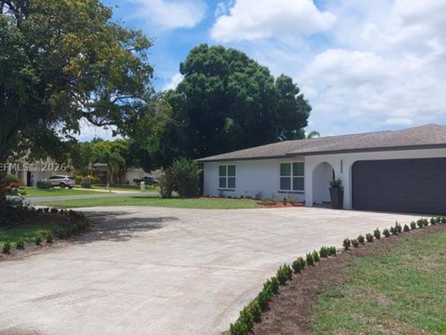 320 SE 15th Pl, Cape Coral, FL 33990