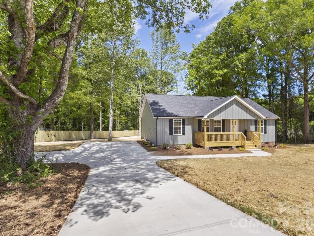 320 Sharon Rd, York, SC 29745 | MLS #4369 | Compass