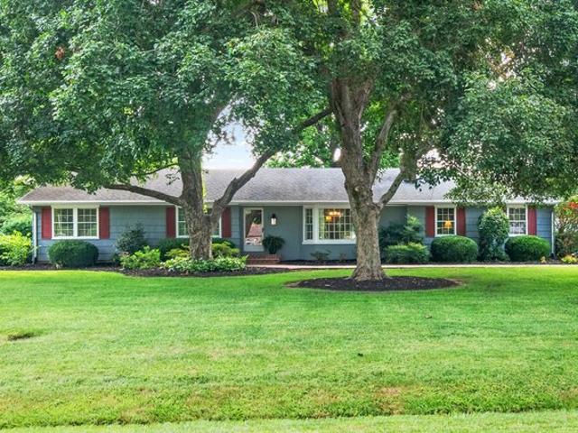 320 Skyline Park Dr, Hopkinsville, KY 42240