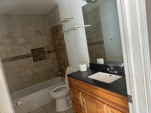 320 Springlake Ln Apt D, Aurora, IL 60504