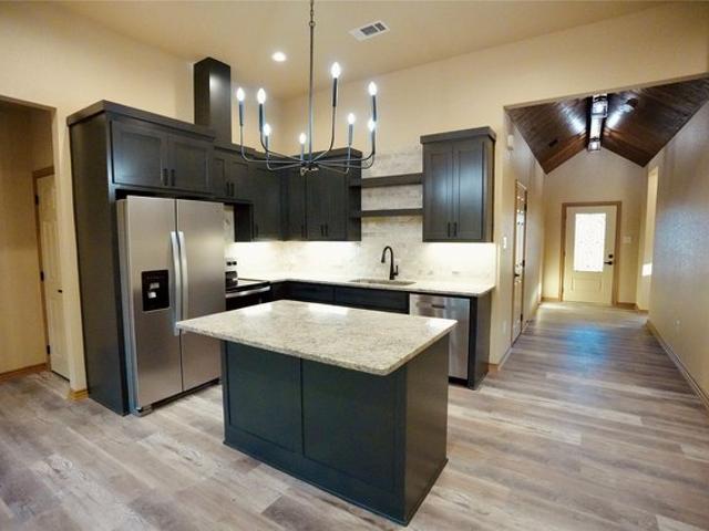 320 Summit Dr, Mineral Wells, TX 76067