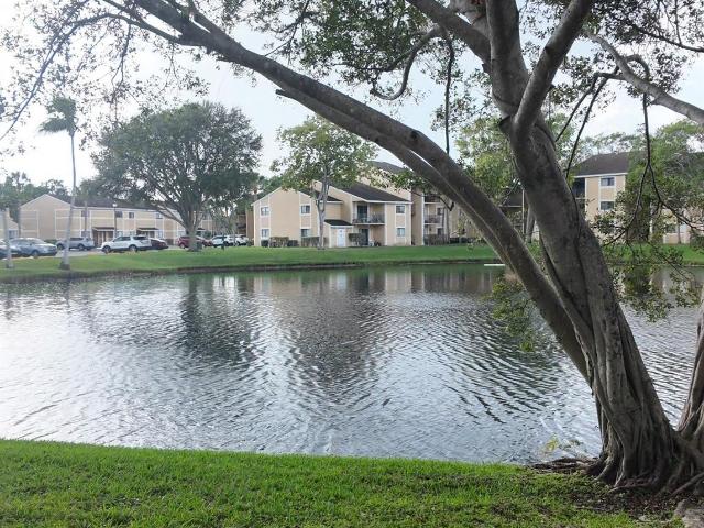 320 Palm Cir E, Unit 320, Pembroke Pines, FL 33025 | MLS #F10543 | Compass