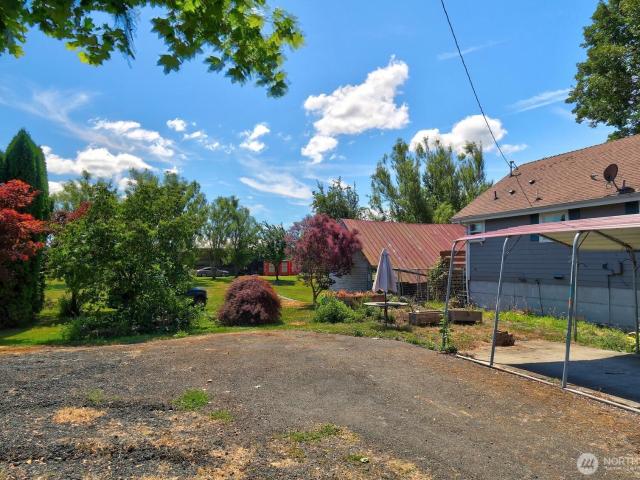 320 Pioneer Highway E