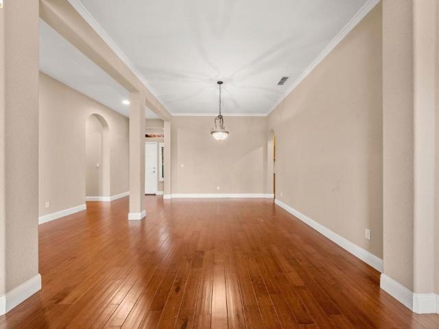 320 Riverwood Ln