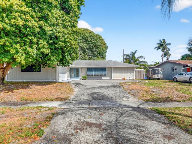 320 Riverdale Rd, Palm Springs, FL 33461 | MLS #B26000 | Compass