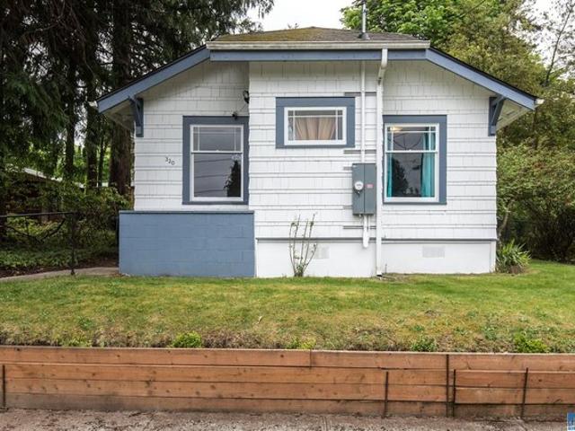320 W 15th St, Port Angeles, WA 98362