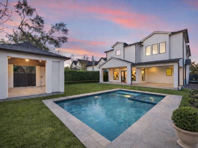 320 W 32nd Street