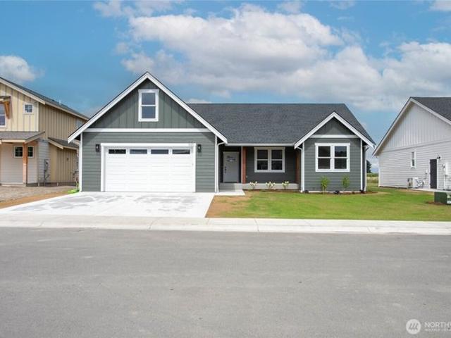 320 W 3rd St, Everson, WA 98247