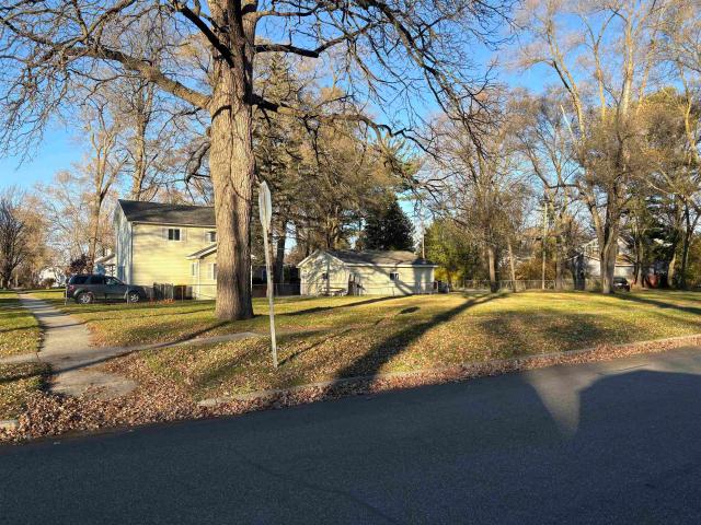 320 W Locust