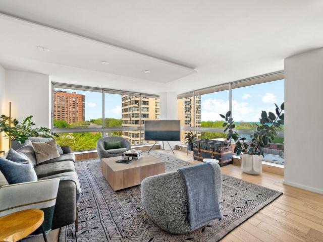 320 W Oakdale Avenue # 702