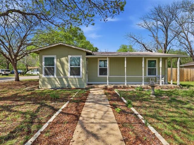 320 W Rucker St, Granbury, TX 76048 | MLS #21222