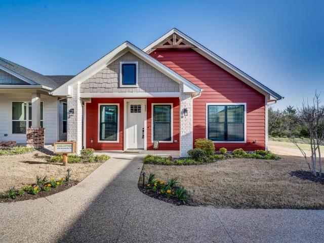 320 Woodside Trail