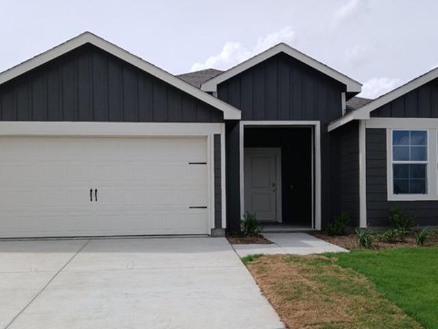 320 Whispering Pine Dr, Royse City, TX 75189