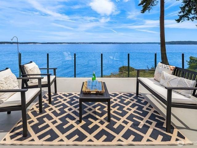320 Tala Shore Dr, Port Ludlow, WA 98365