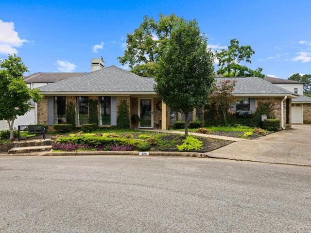 320 Tealwood Dr, Longview, TX 75605