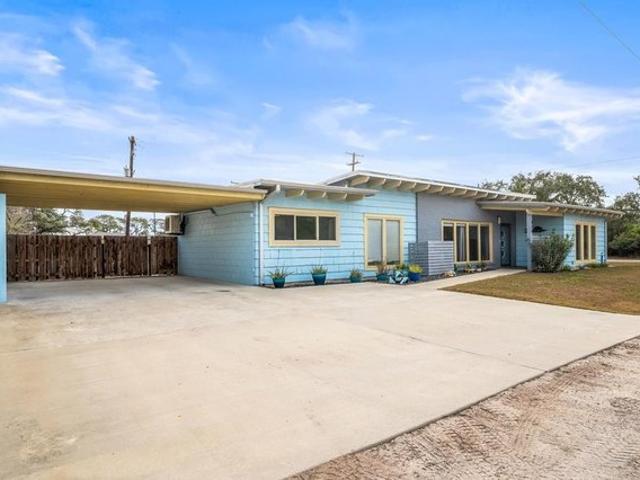 320 Timothy St, Rockport, TX 78382